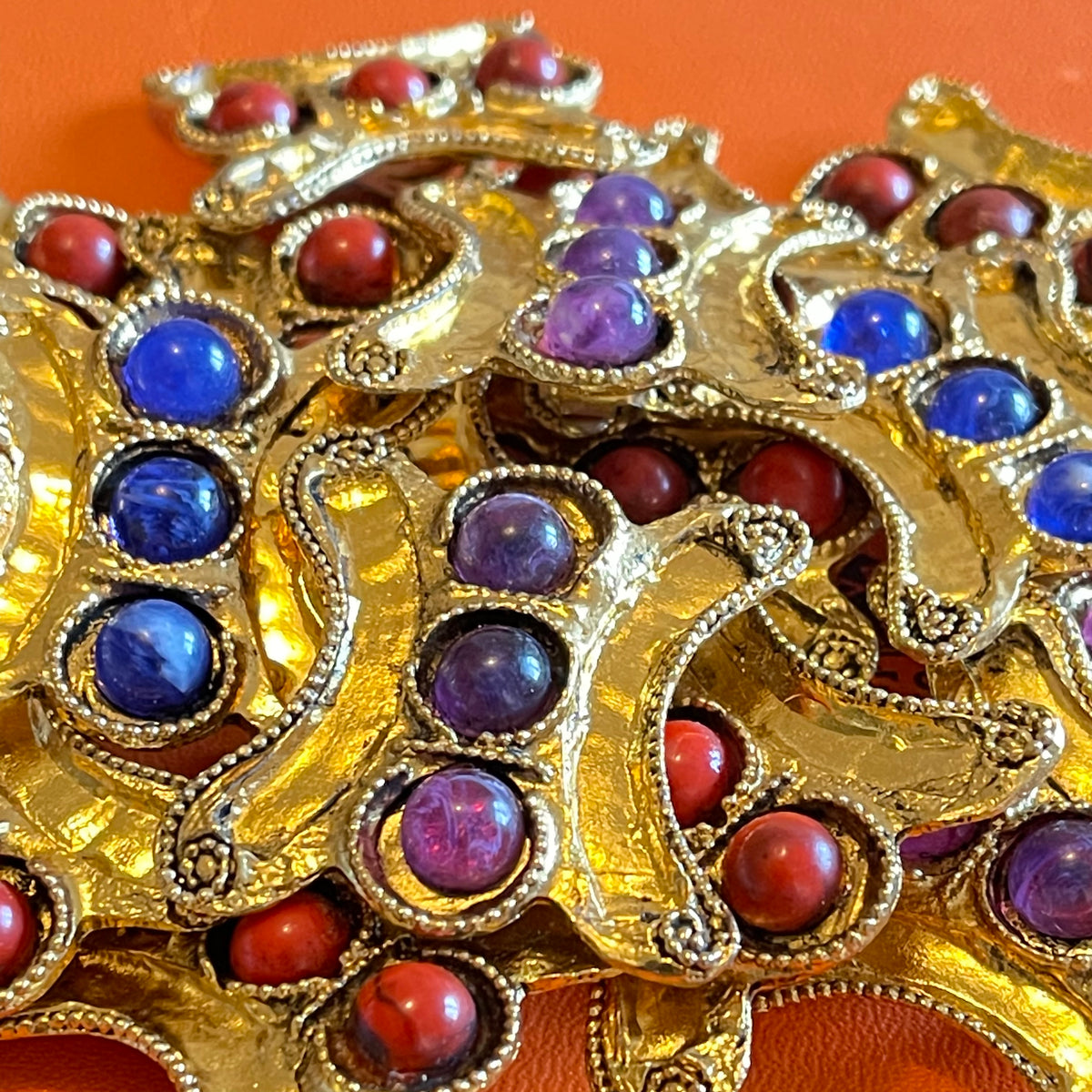 Kalinger, belles boucles clips vintage couture métal doré et cabochons ...